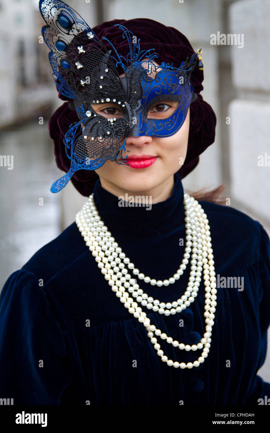 Women in colourful fancy dress hi-res stock photography and images - Alamy