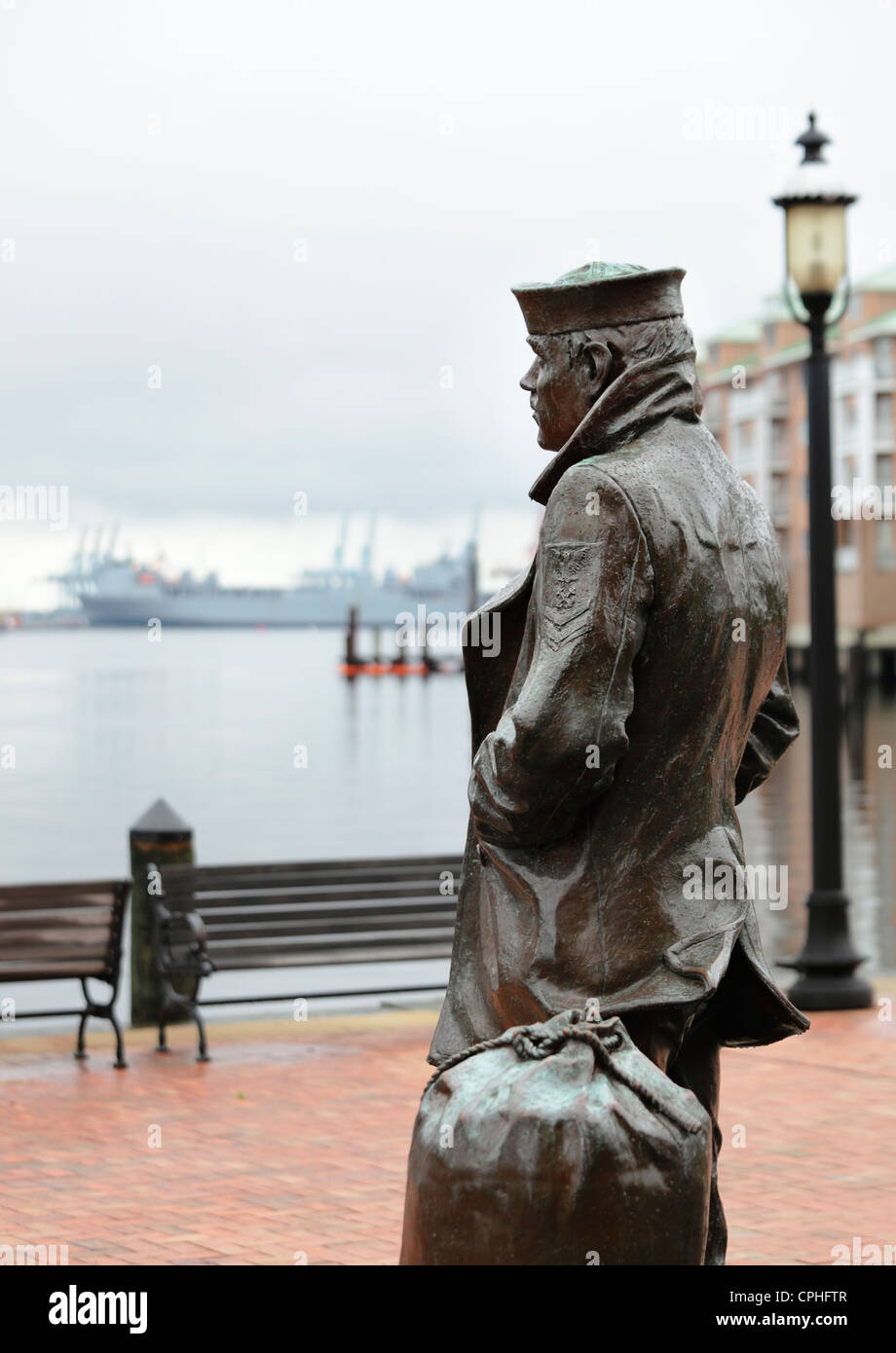 The lone sailor statue hi-res stock photography and images - Alamy