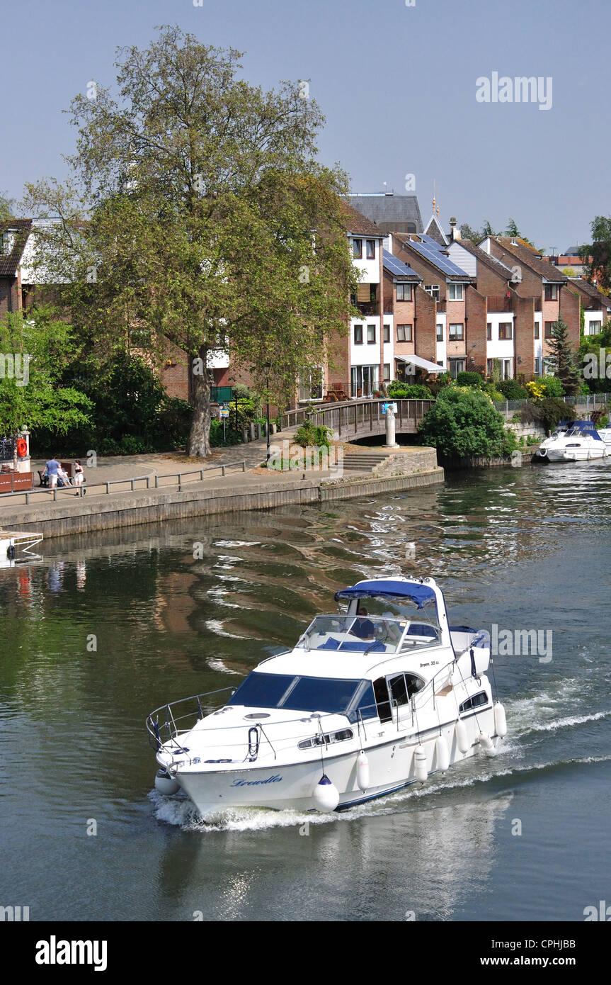 Traditional river thames pleasure boat hi-res stock photography and ...