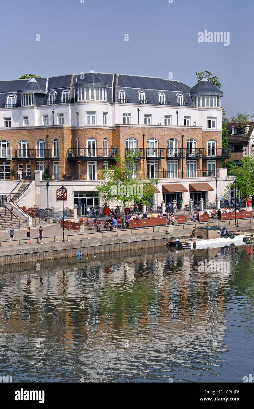 Riverside promenade thames hi-res stock photography and images - Alamy