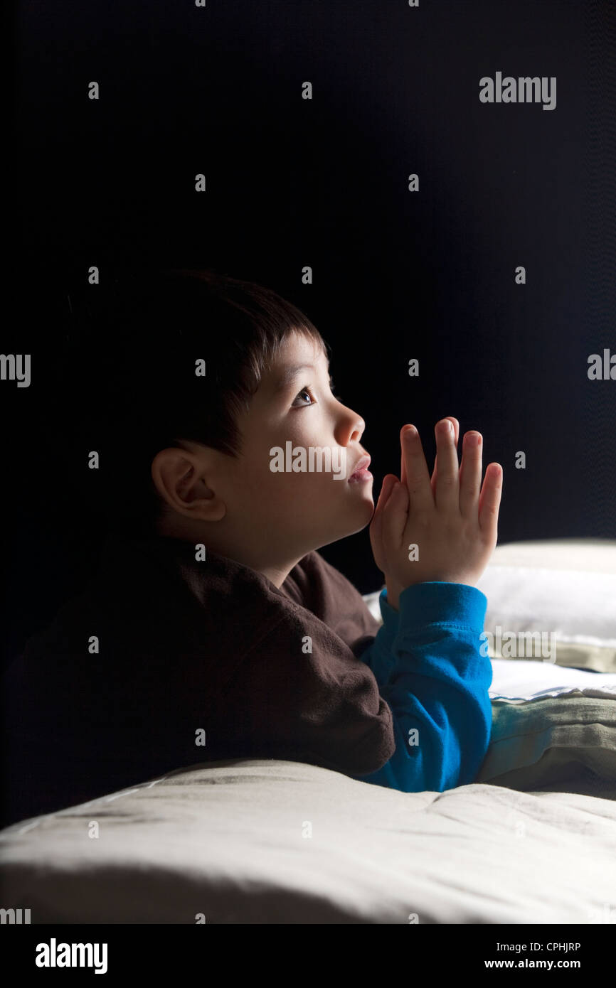 Child praying bedtime hi-res stock photography and images - Alamy
