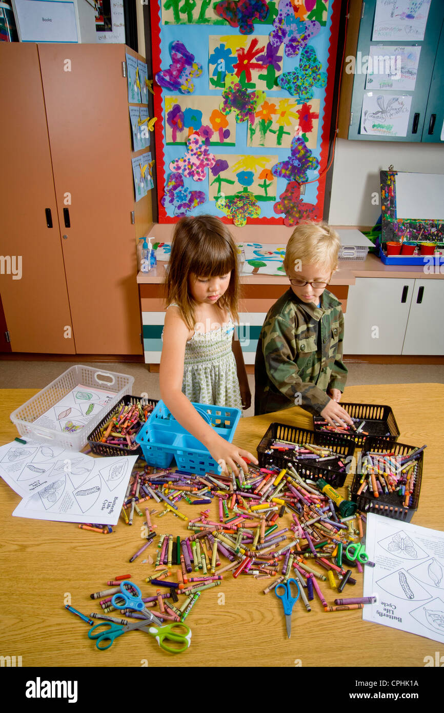 Kindergarten children in San Clemente CA collect and organize a table ...
