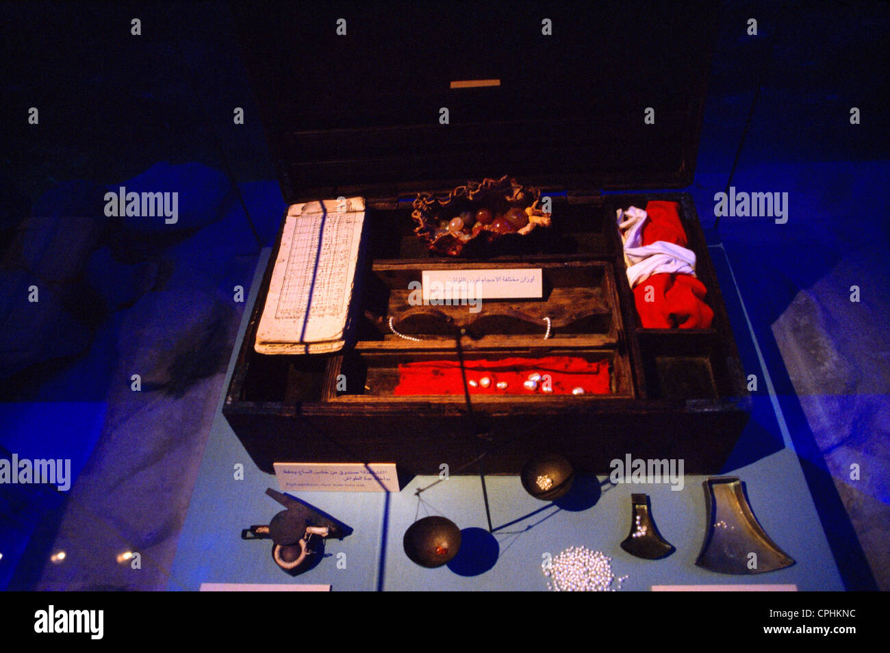 Pearl diving uae hi-res stock photography and images - Alamy