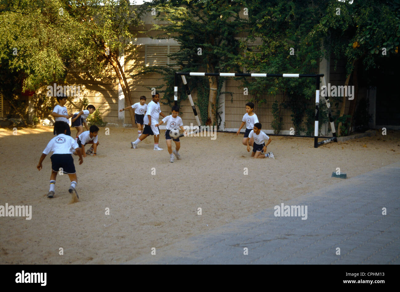 Emirati boys hi-res stock photography and images - Alamy