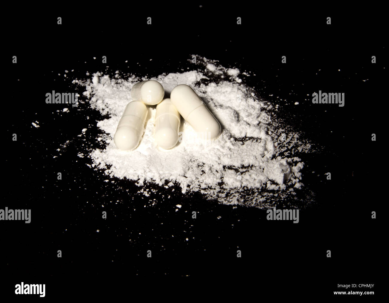White powder pills hi-res stock photography and images - Alamy