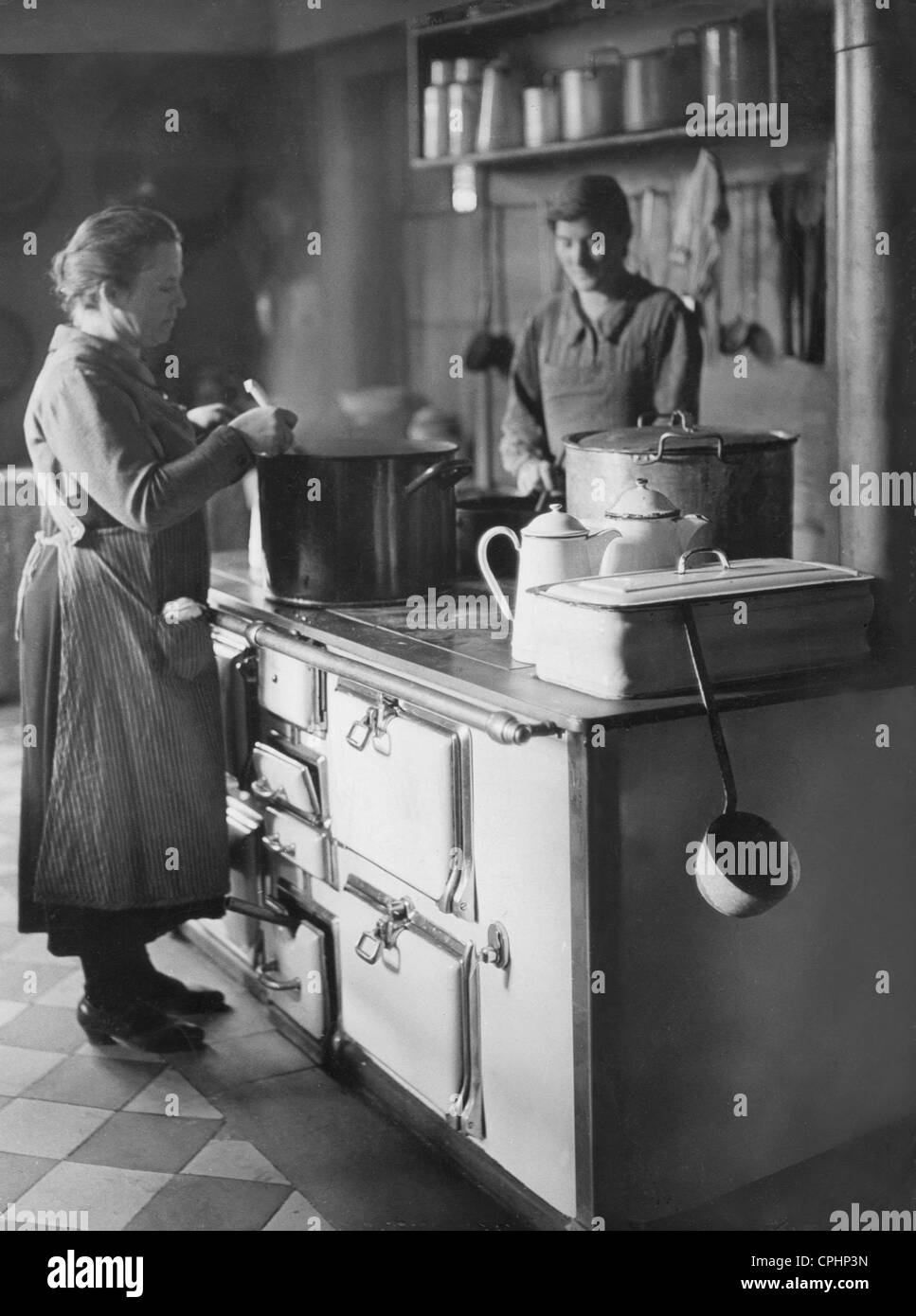 Poor kitchen hi-res stock photography and images - Alamy