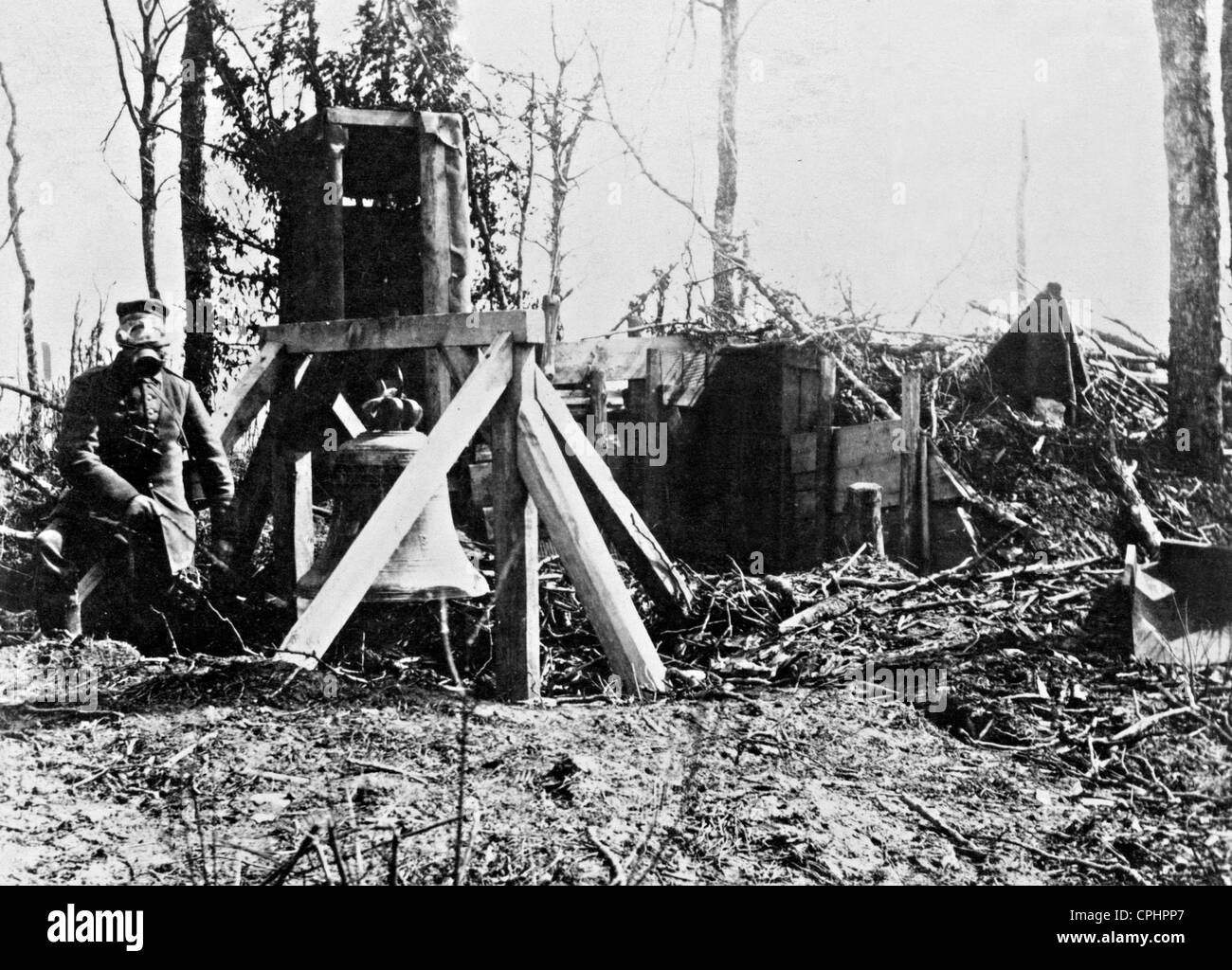 Soldier in gas mask hi-res stock photography and images - Alamy