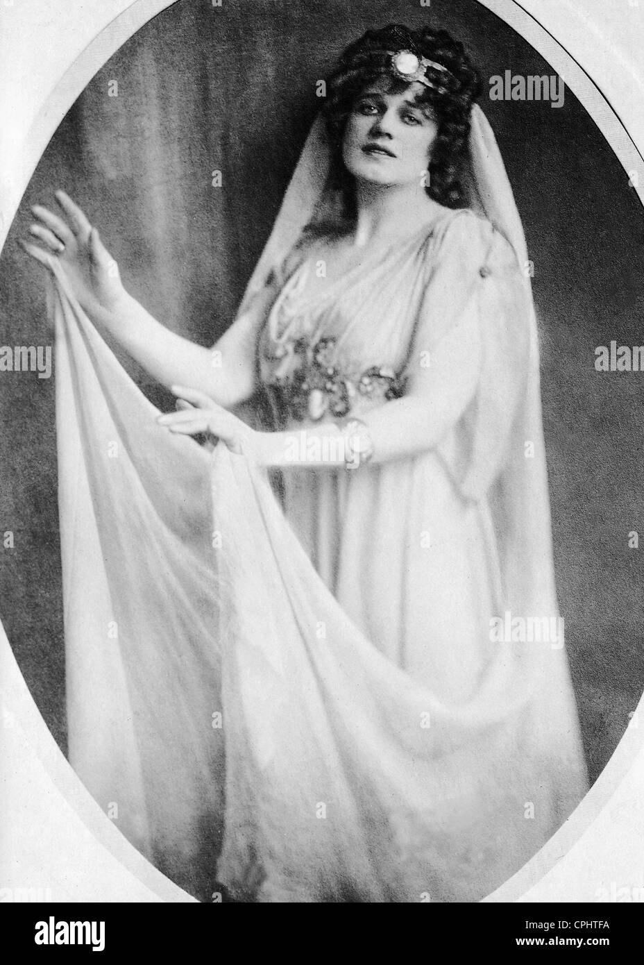 Maria Jeritza in 'The Woman without a Shadow' Stock Photo - Alamy