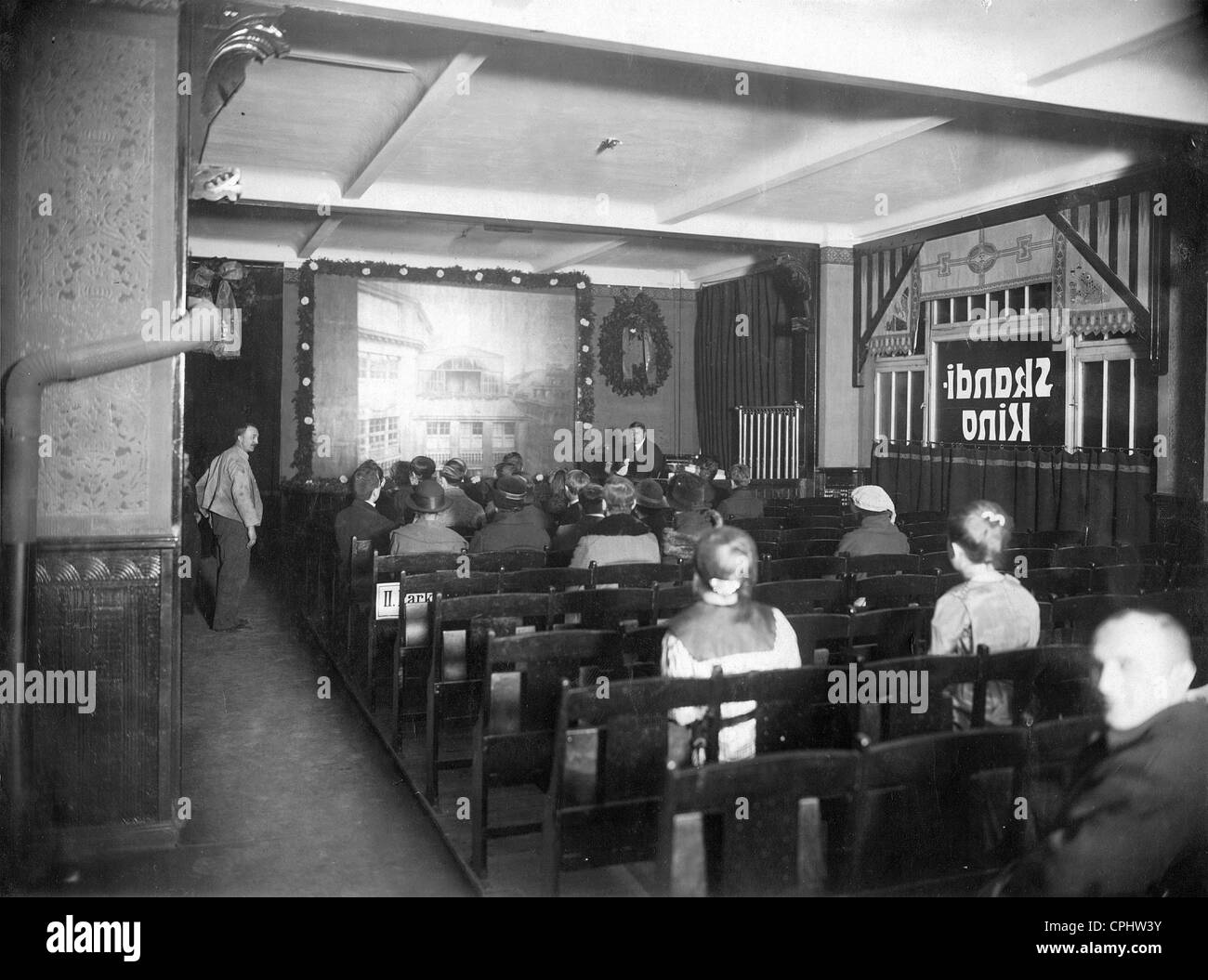 Cinema audience hi-res stock photography and images - Alamy