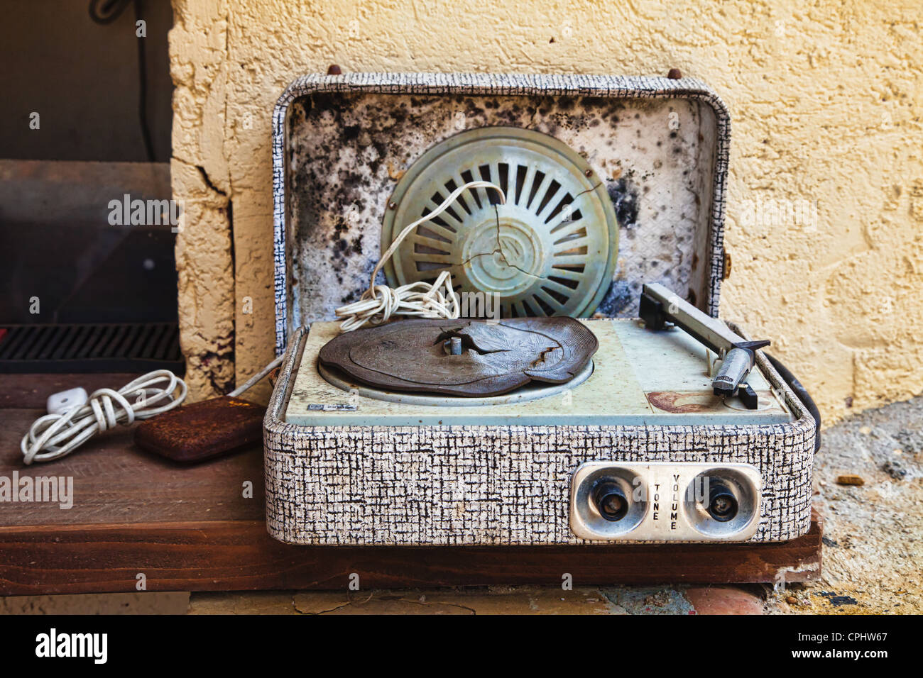 Record player grammophone, worn out Stock Photo - Alamy