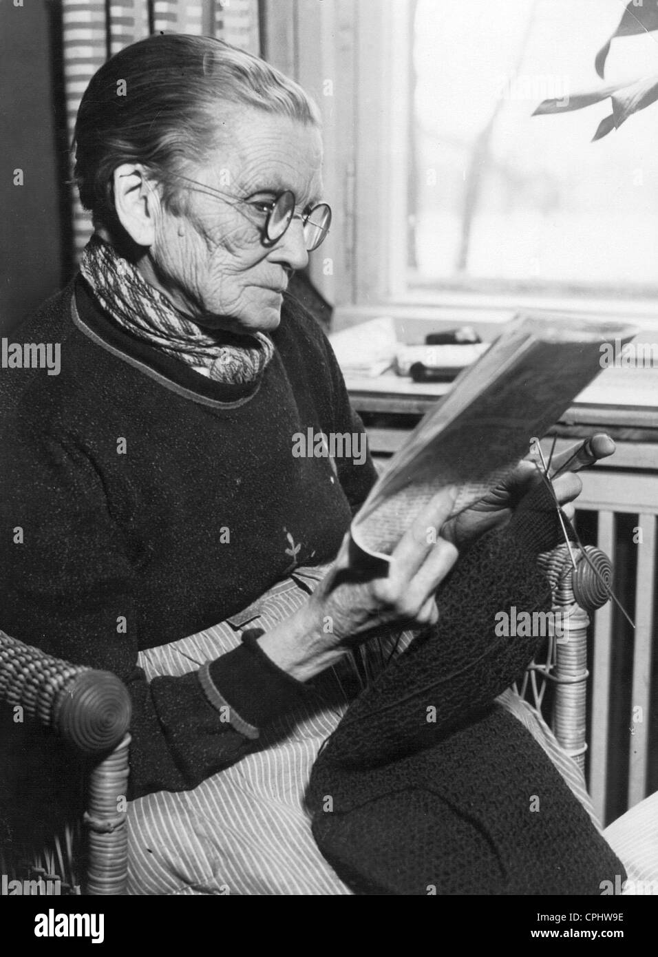 A old lady Black and White Stock Photos & Images - Alamy