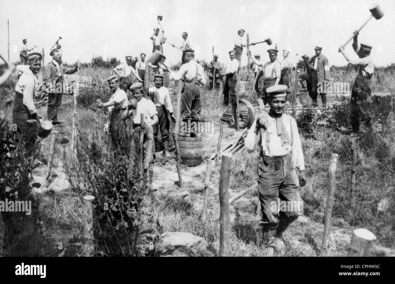 German engineers building barbed wire defenses Stock Photo - Alamy