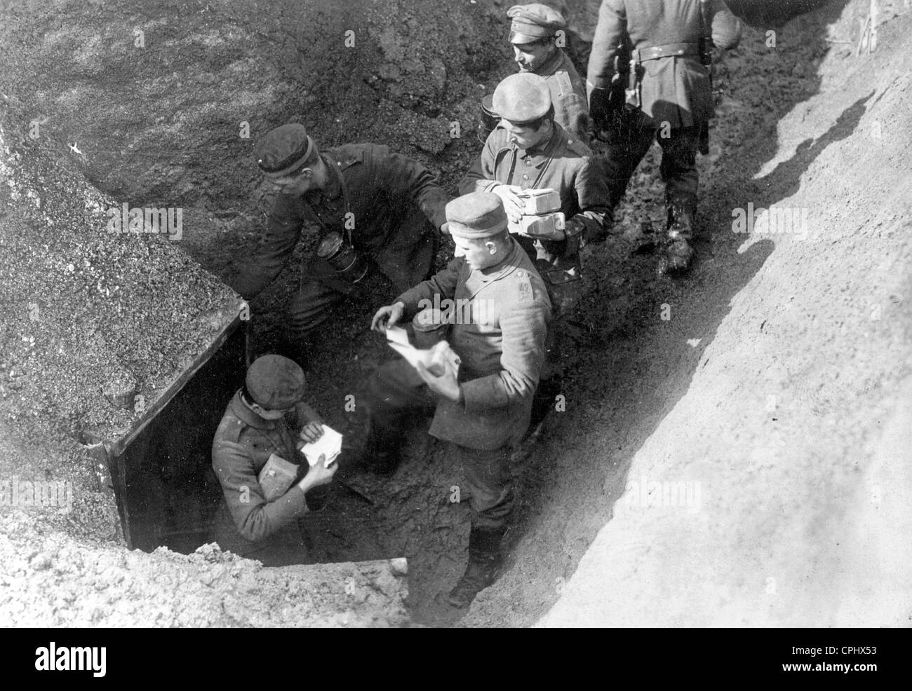 Delivery of field post by the German army, 1918 Stock Photo - Alamy