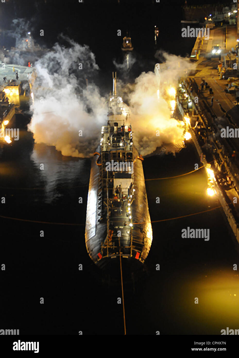 Us navy submarine enters hi-res stock photography and images - Alamy