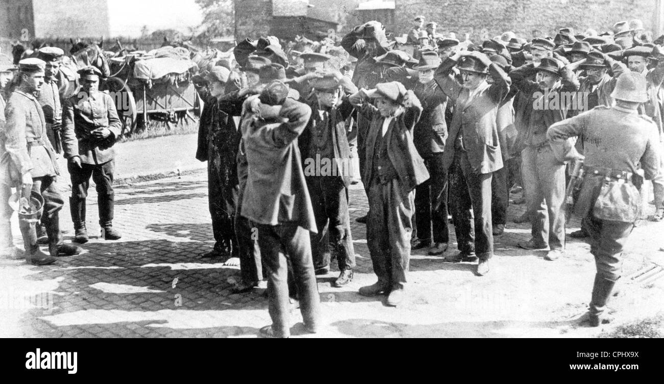 German Free Corps soldiers with captured Polish guerrillas in 1919 ...