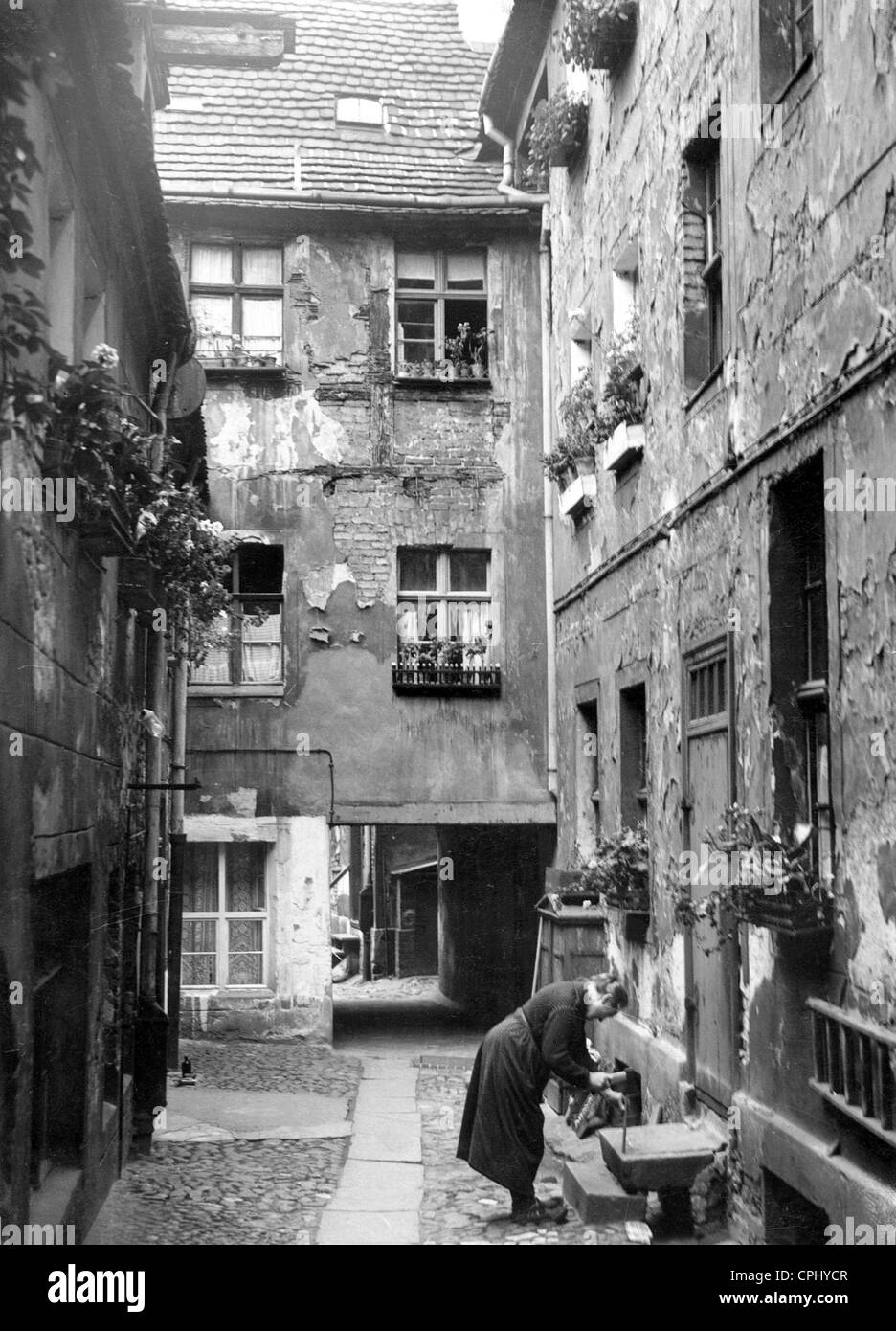 Inner courtyard in Berlin, 1933 Stock Photo - Alamy