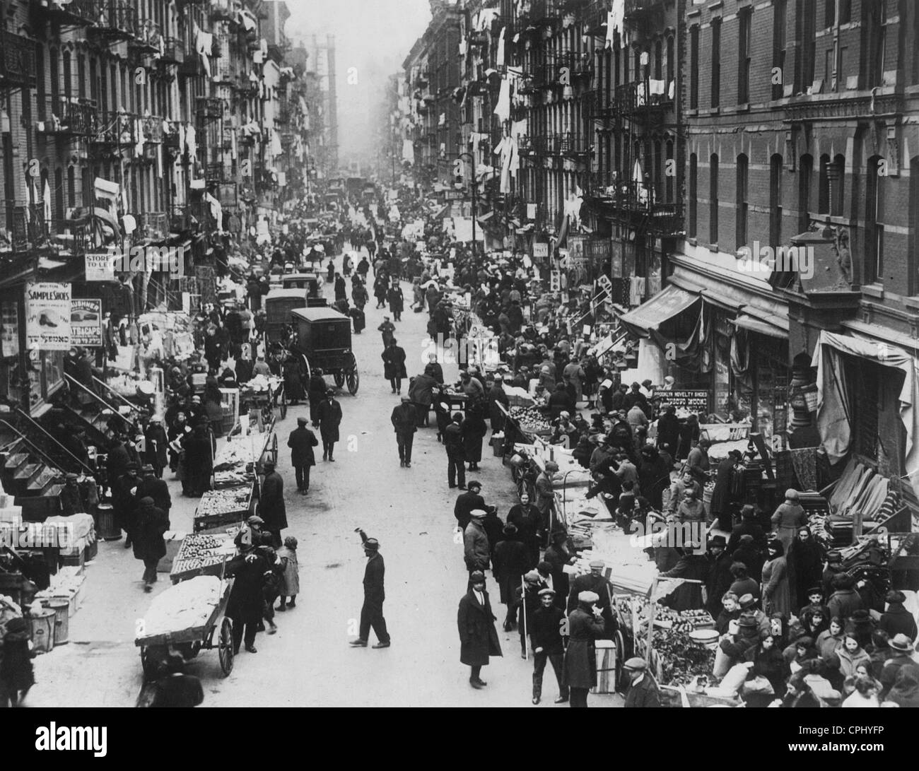 Street in new Black and White Stock Photos & Images - Alamy