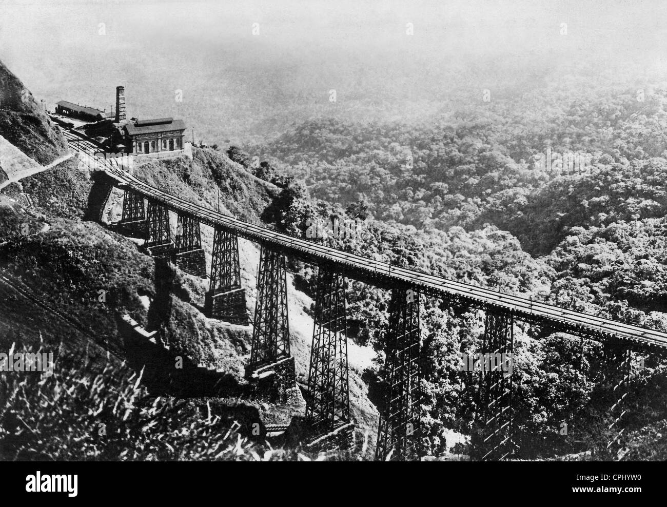Viaduct railway bridge in Black and White Stock Photos & Images - Alamy