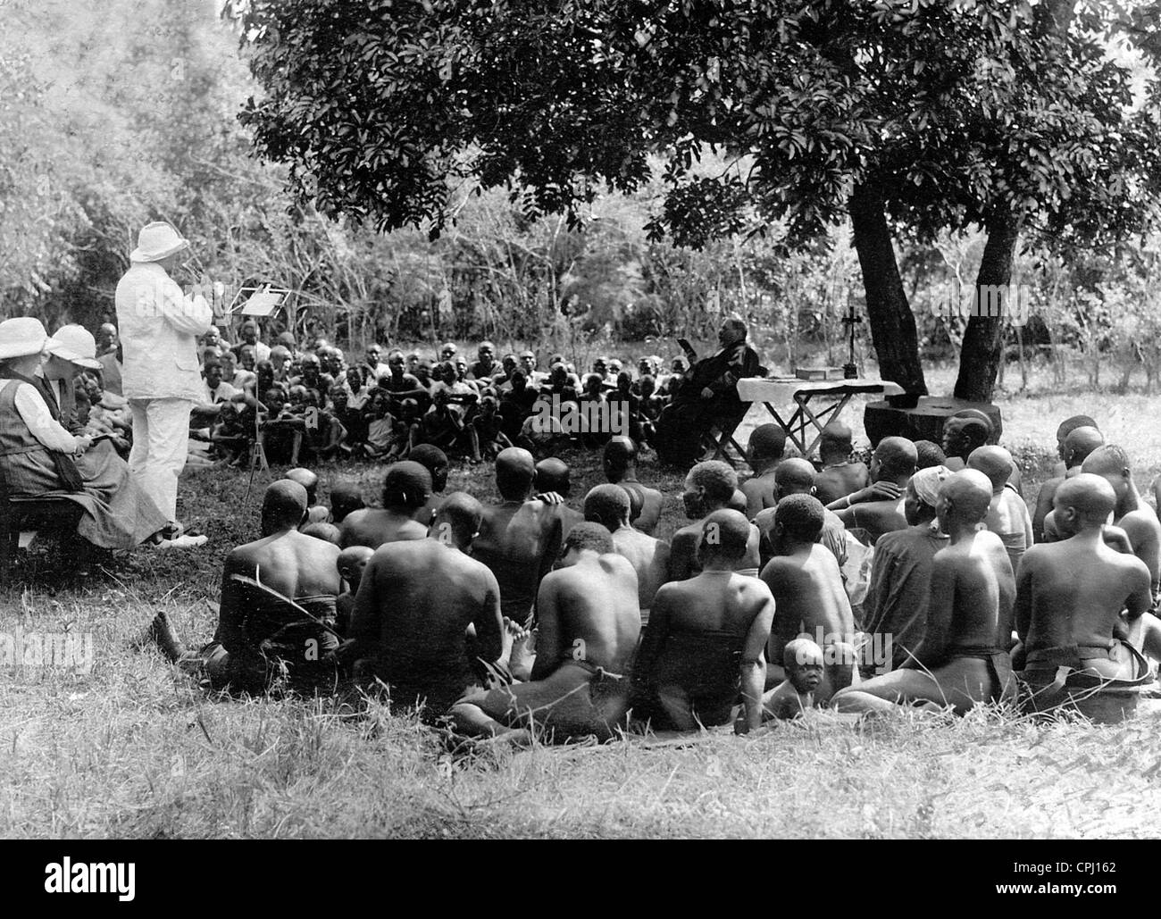 Black and white service station hi-res stock photography and images - Alamy