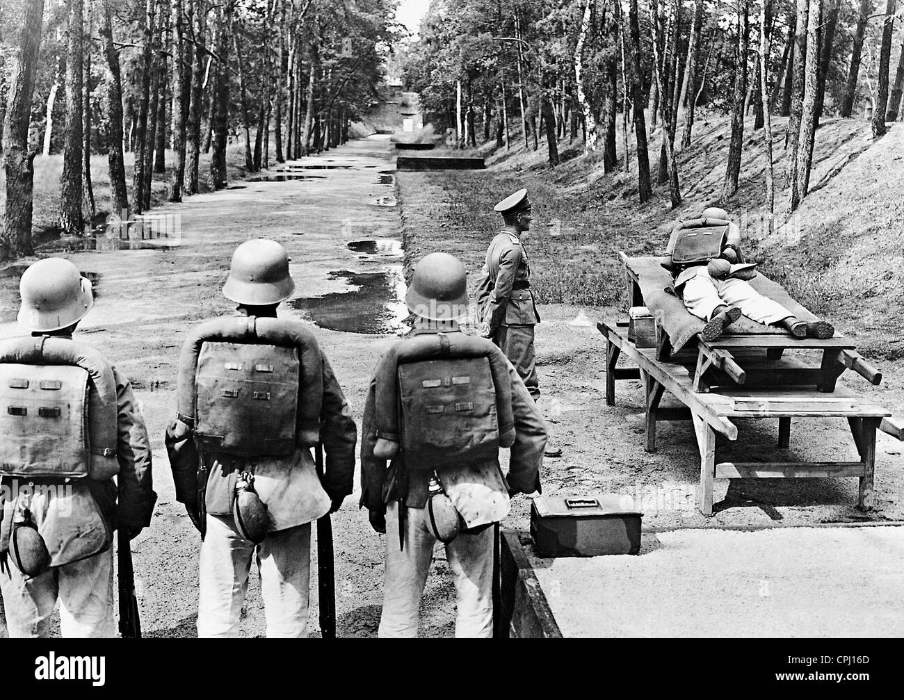 Reichswehr soldiers on the firing range, 1930 Stock Photo - Alamy