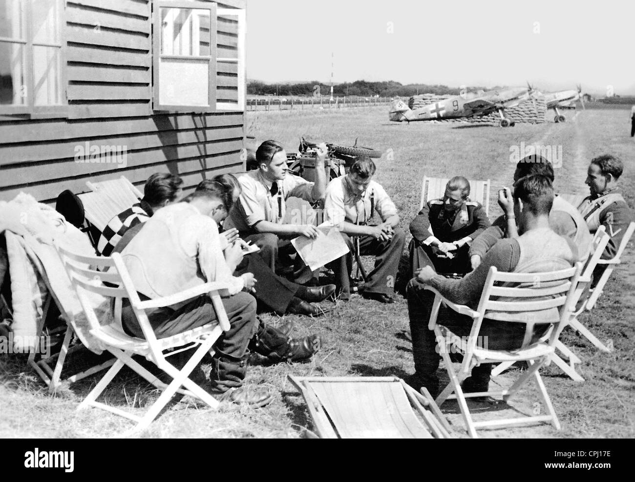 Fighter pilots 1940 hi-res stock photography and images - Alamy