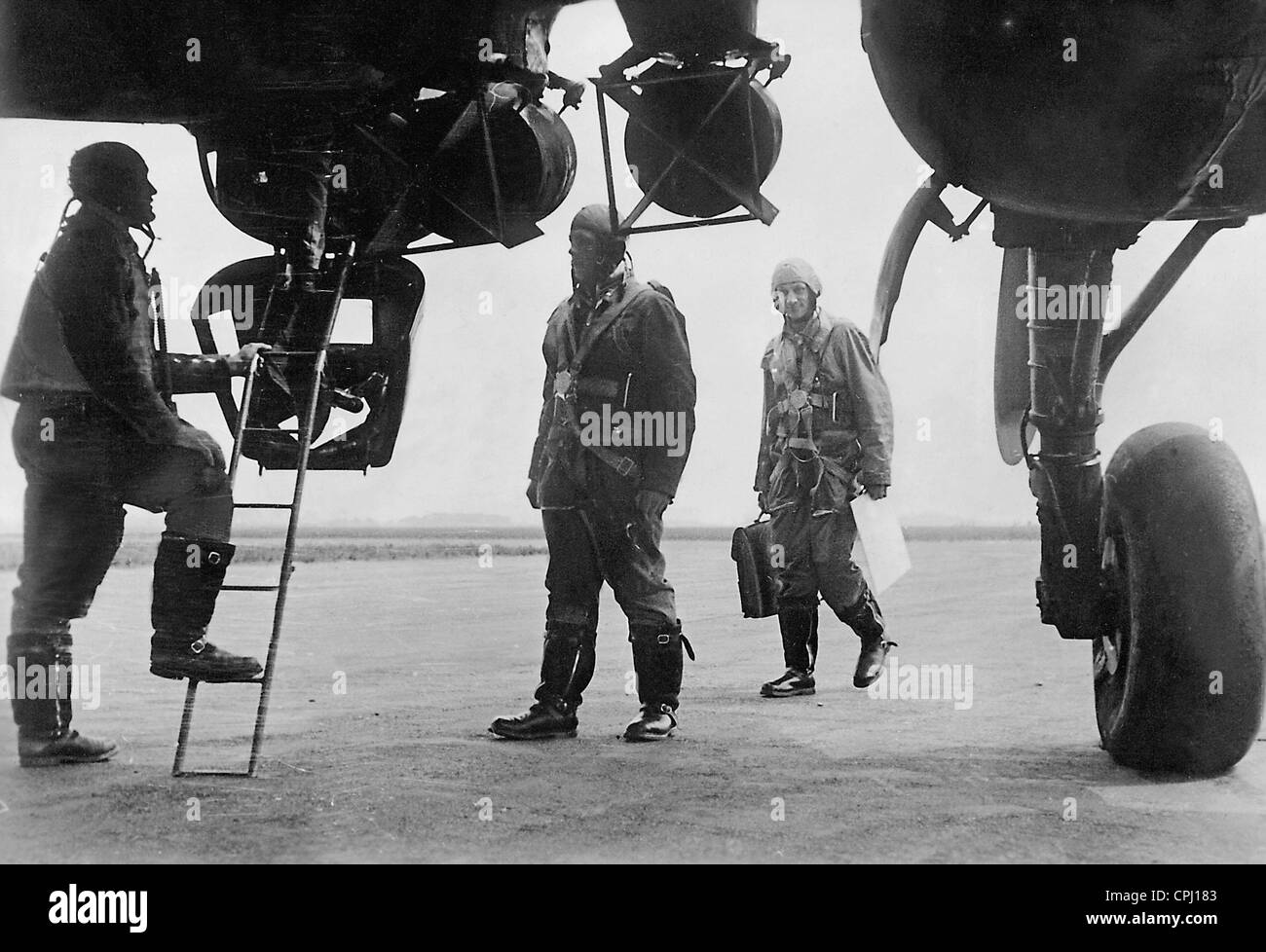 German bomber crew hi-res stock photography and images - Alamy