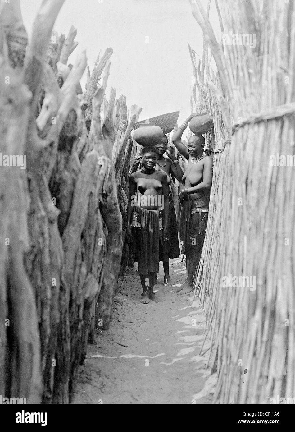 Ovambo people hi-res stock photography and images - Alamy