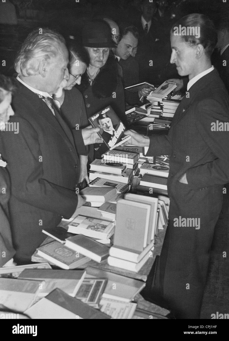 Social distribution Black and White Stock Photos & Images - Alamy