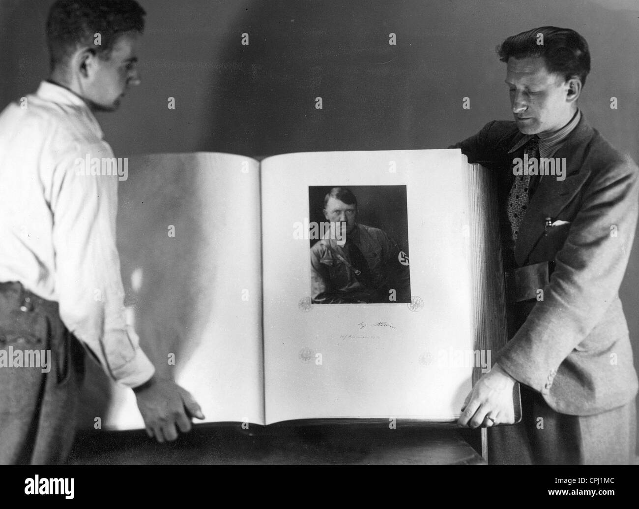 Hitler signature hi-res stock photography and images - Alamy