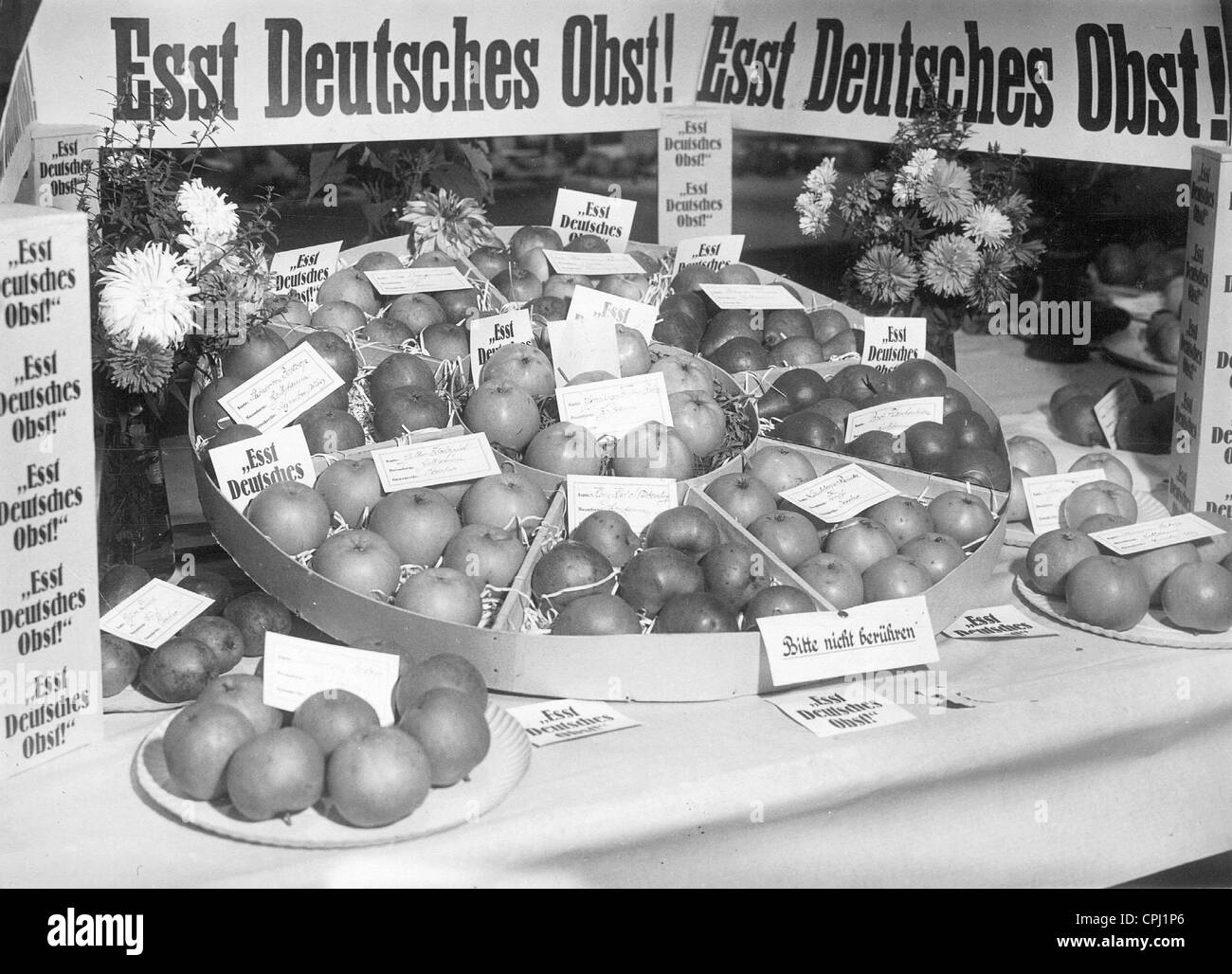 Fruits exhibition Black and White Stock Photos & Images - Alamy