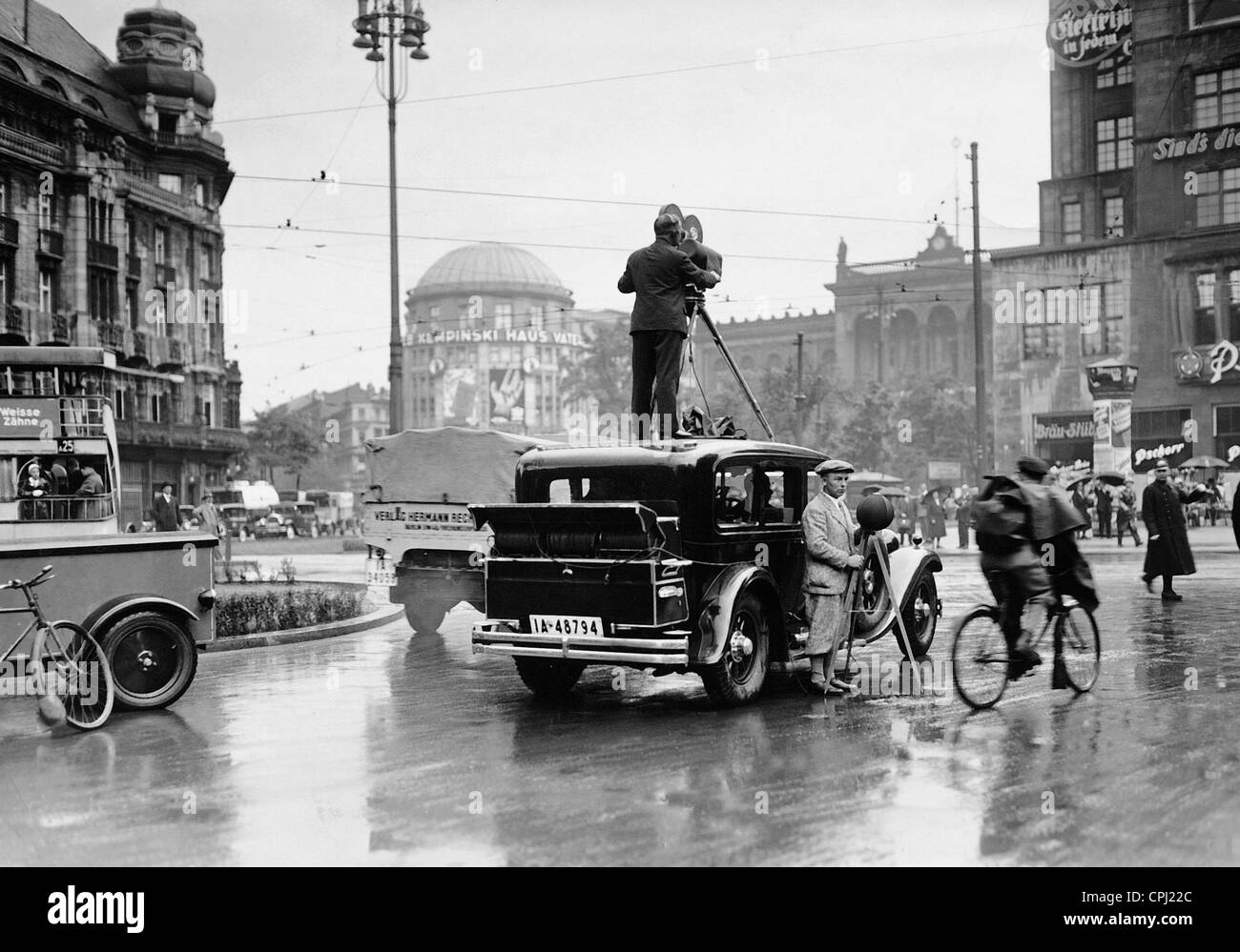 Filming on the Black and White Stock Photos & Images - Alamy