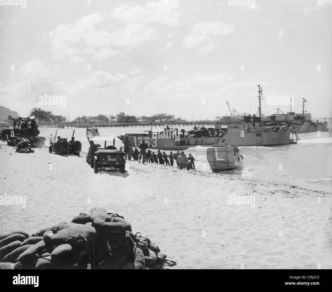 American troops in landing hi-res stock photography and images - Alamy