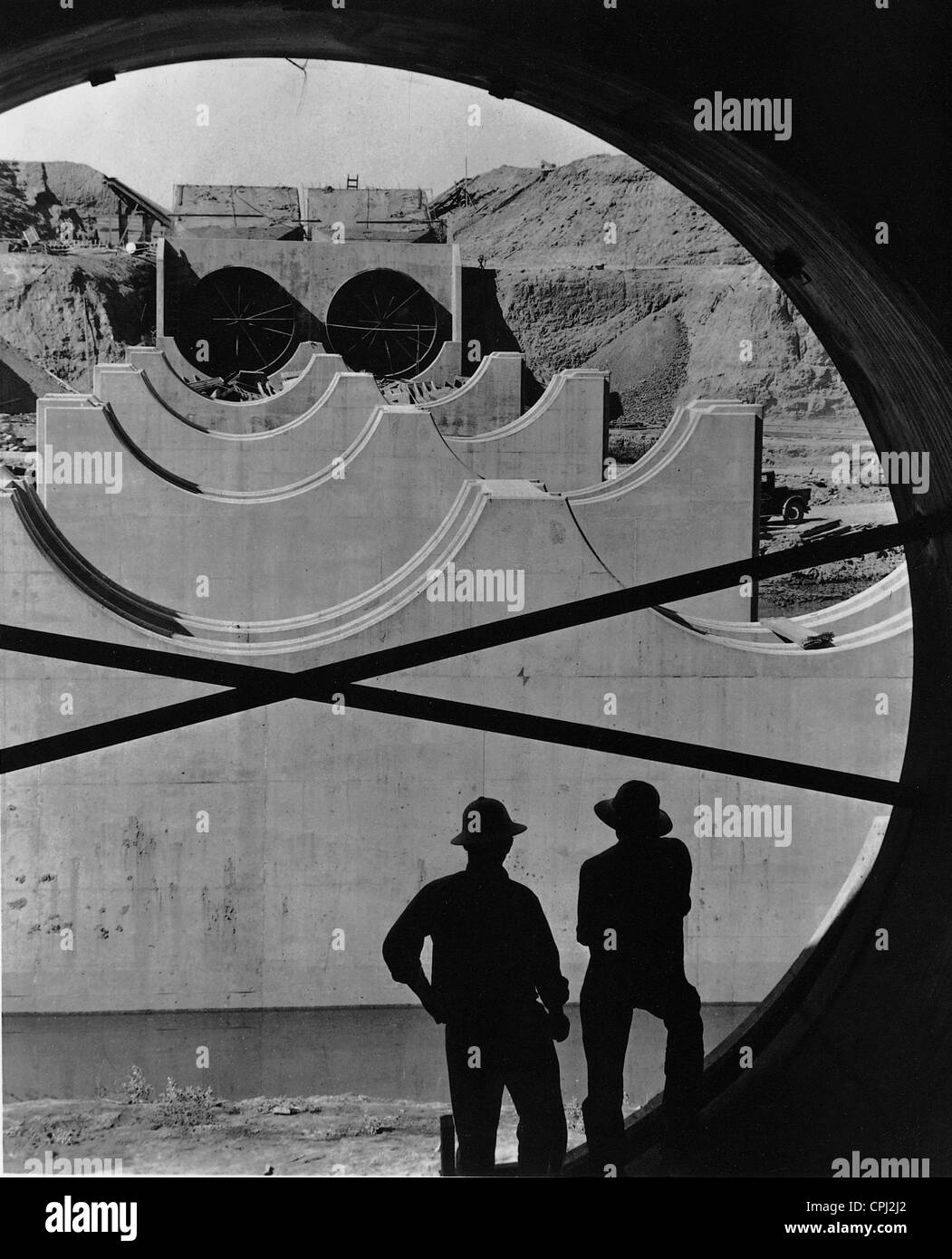 Construction workers in new Black and White Stock Photos & Images - Alamy