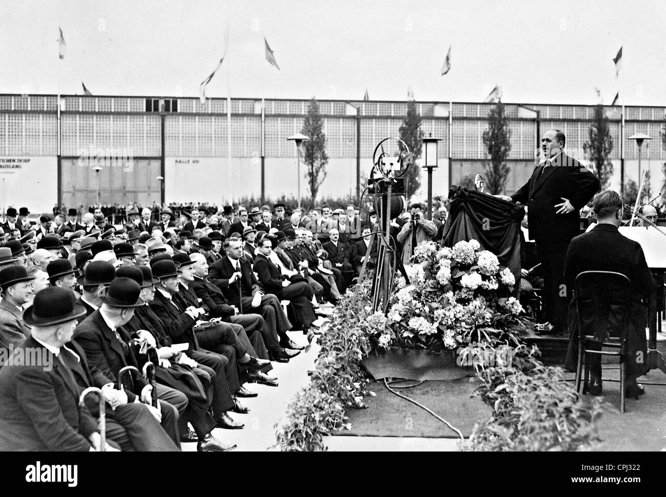 Hans von Bredow at the opening of the Berlin Radio show in 1931 Stock ...