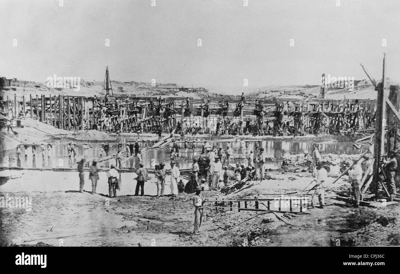 Construction of the suez canal hi-res stock photography and images - Alamy