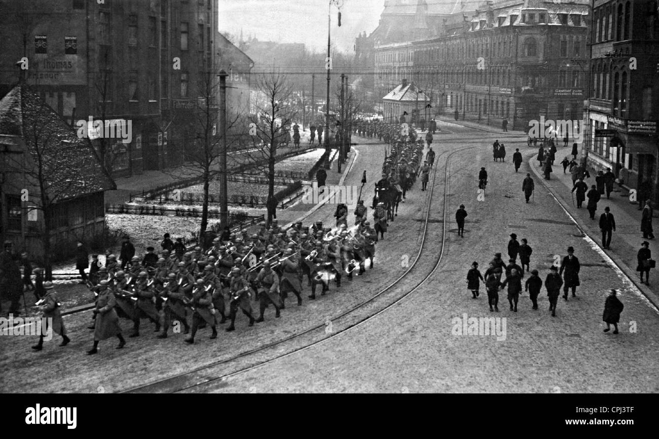 Soldiers marching in streets Black and White Stock Photos & Images - Alamy