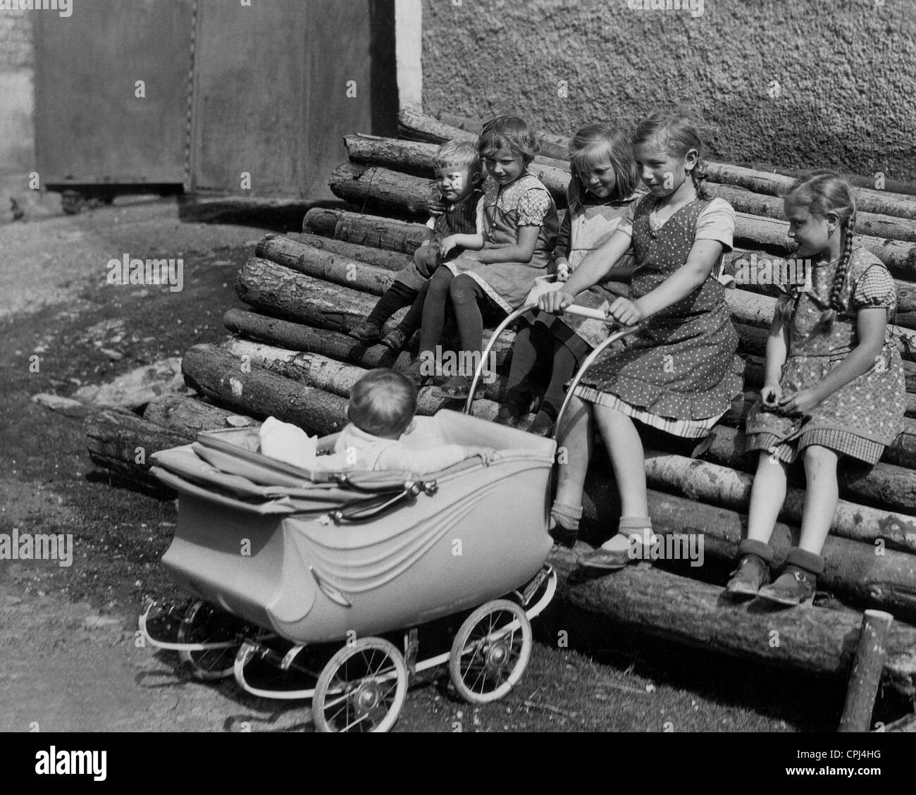Children on the Black and White Stock Photos & Images - Alamy