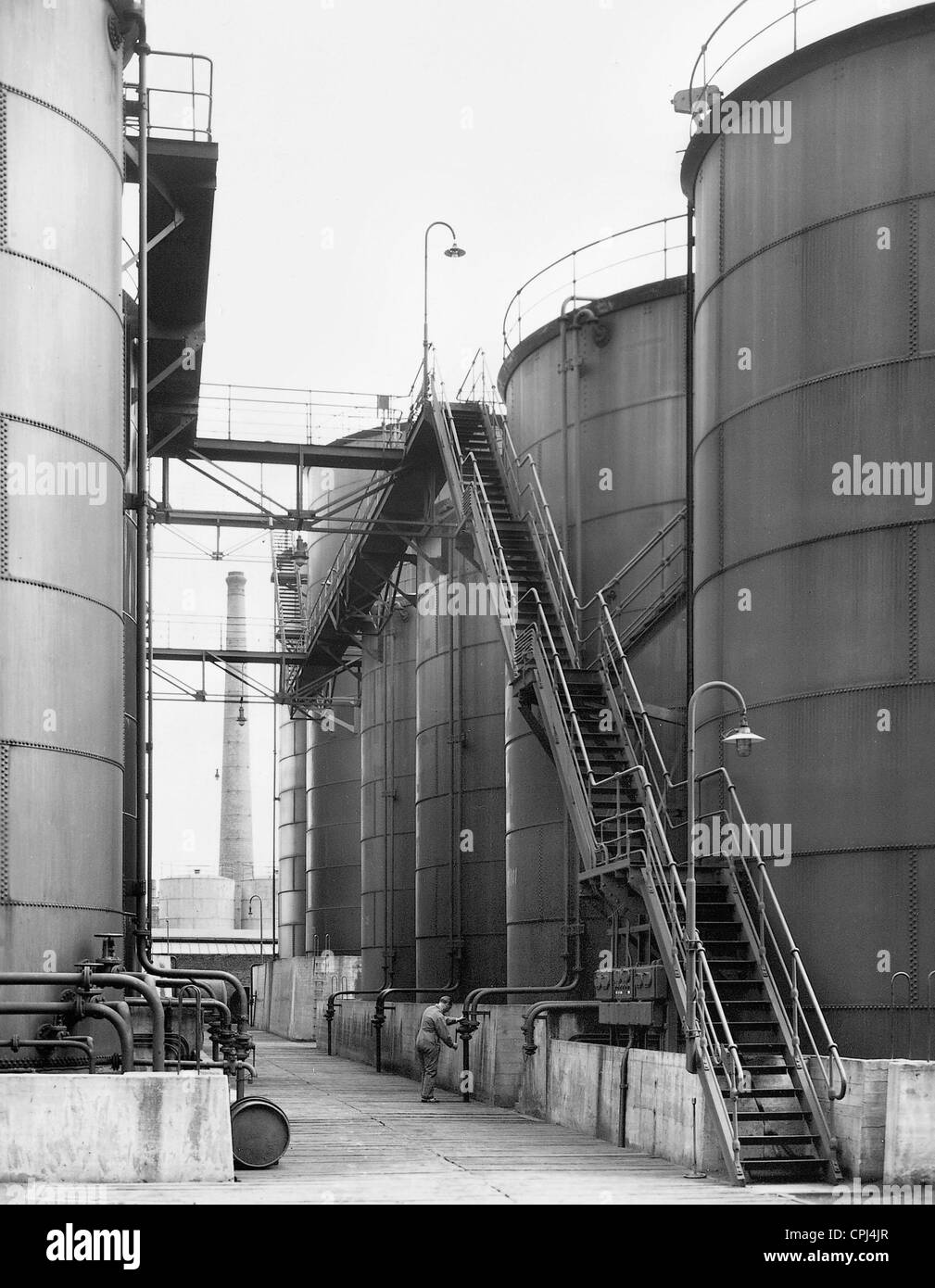 Shell refinery Black and White Stock Photos & Images - Alamy