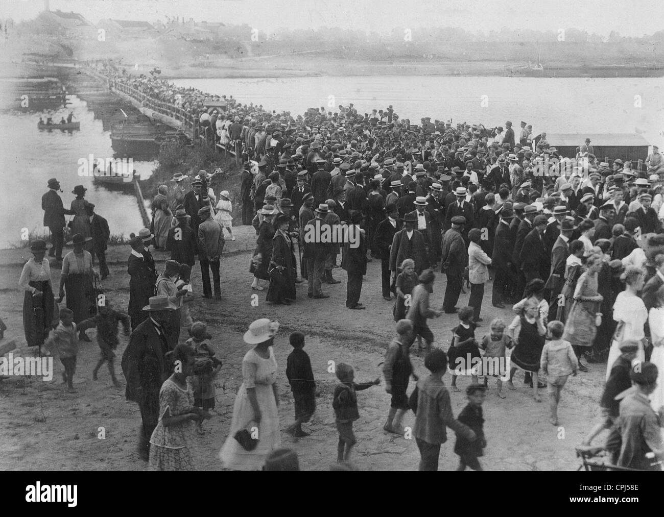 Crowd of people on the occasion of the referendum in West Prussia, 1920 ...