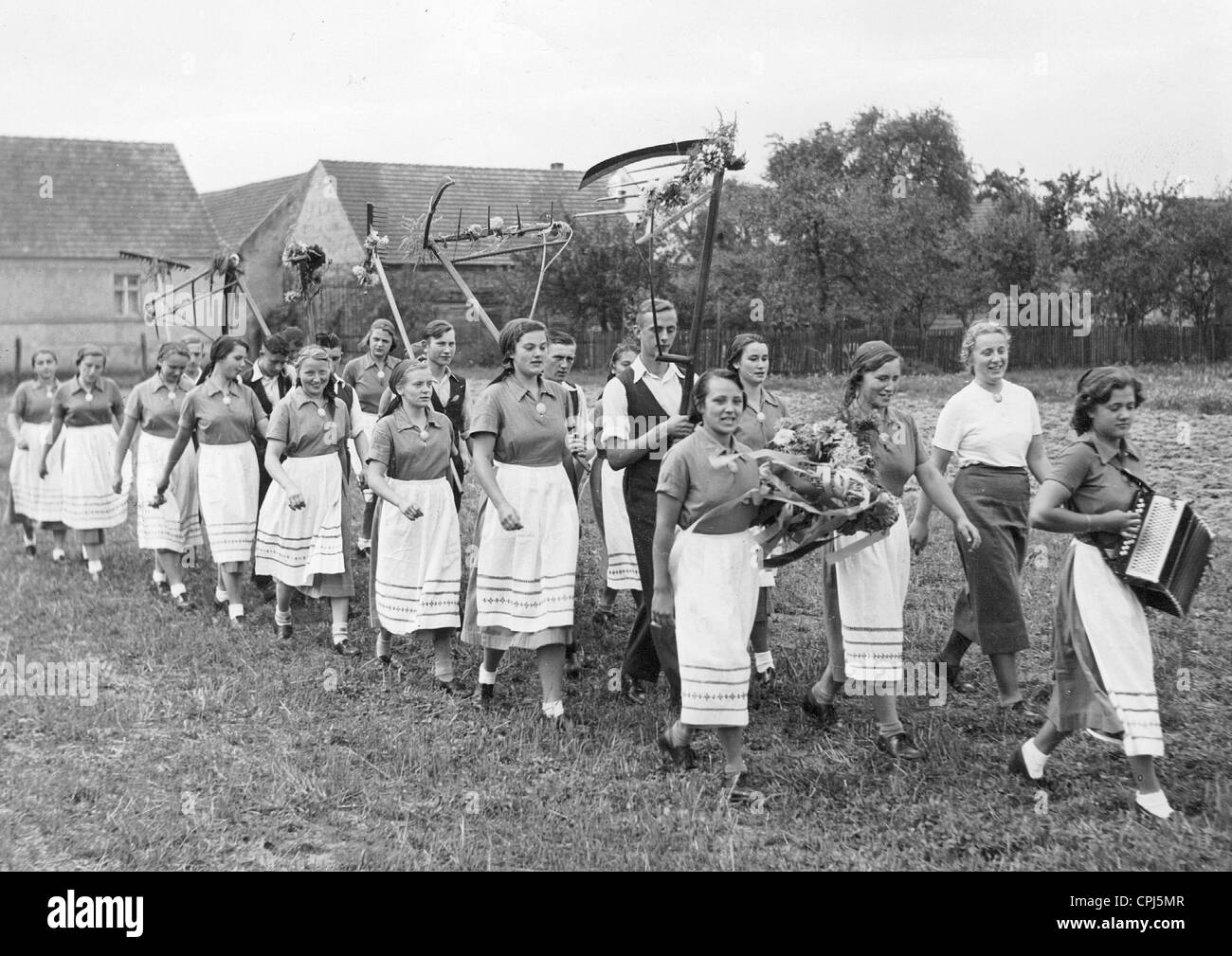 Female members of the RAD (Reich Labour Service Stock Photo - Alamy