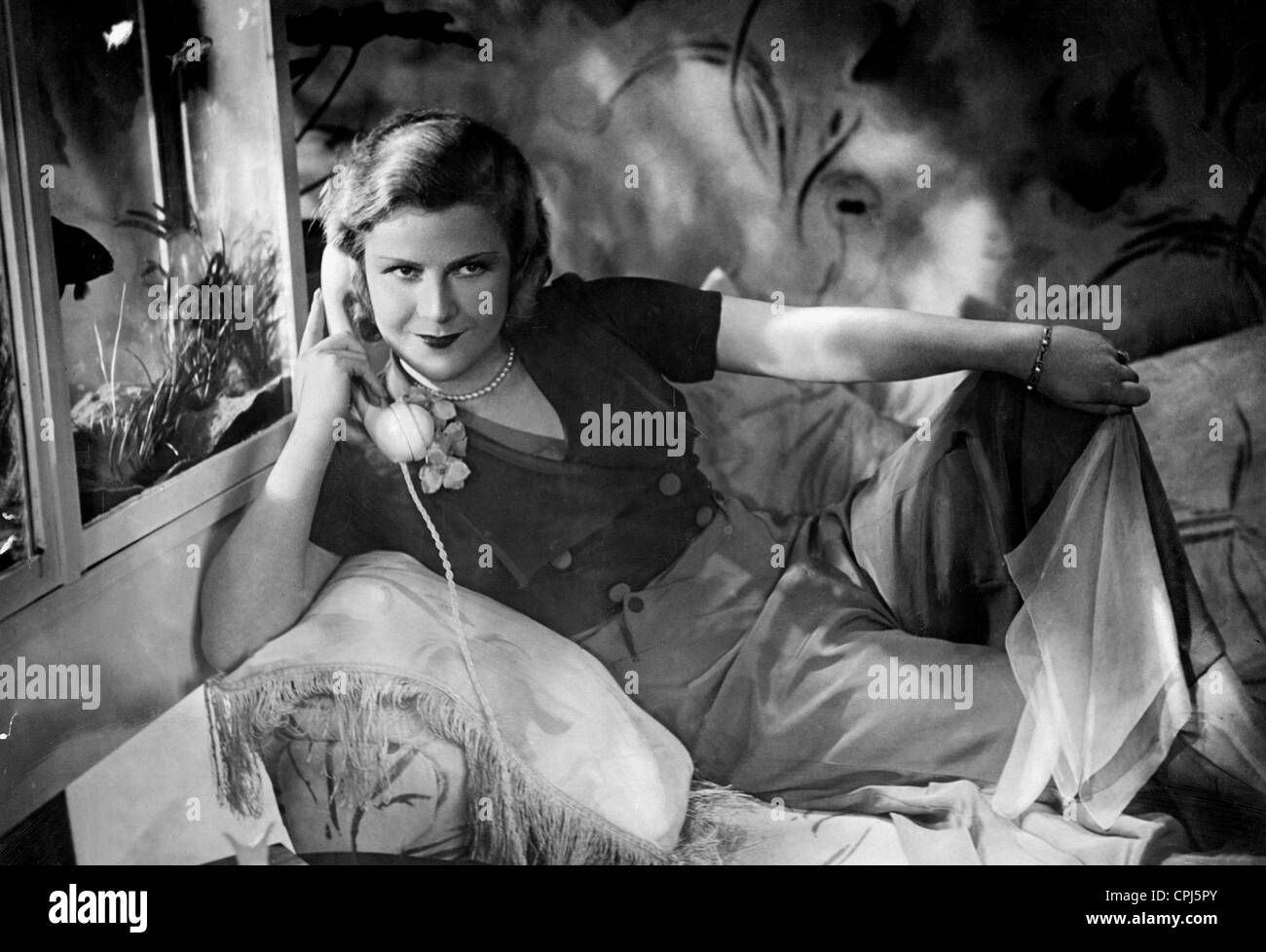 Renate Mueller in 'Der kleine Seitensprung' (The Little Escapade), 1931 ...