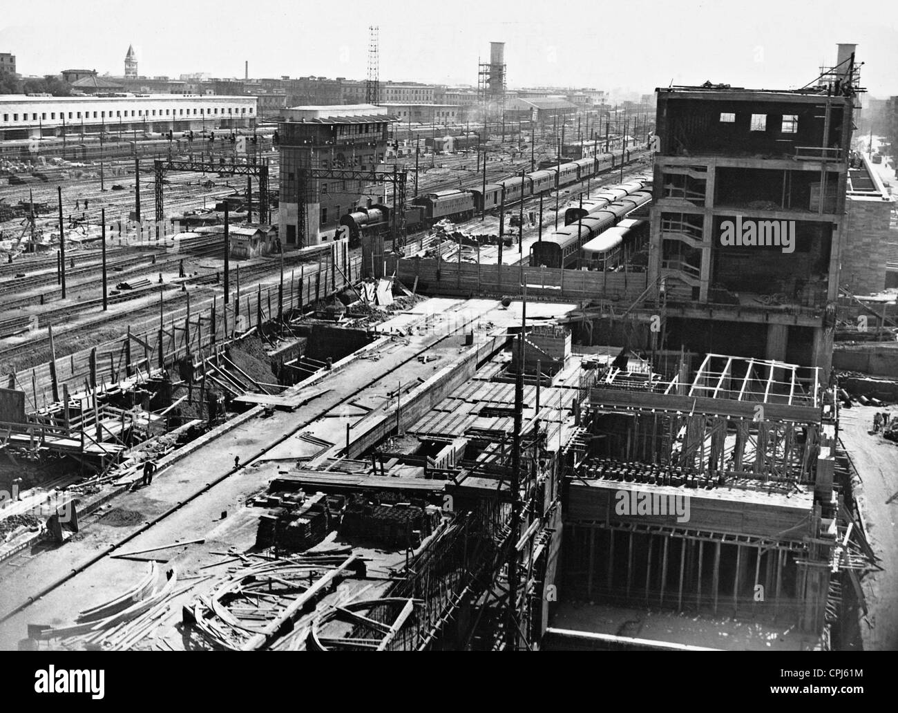 Construction of the Termini train station in Rome, 1940 Stock Photo - Alamy