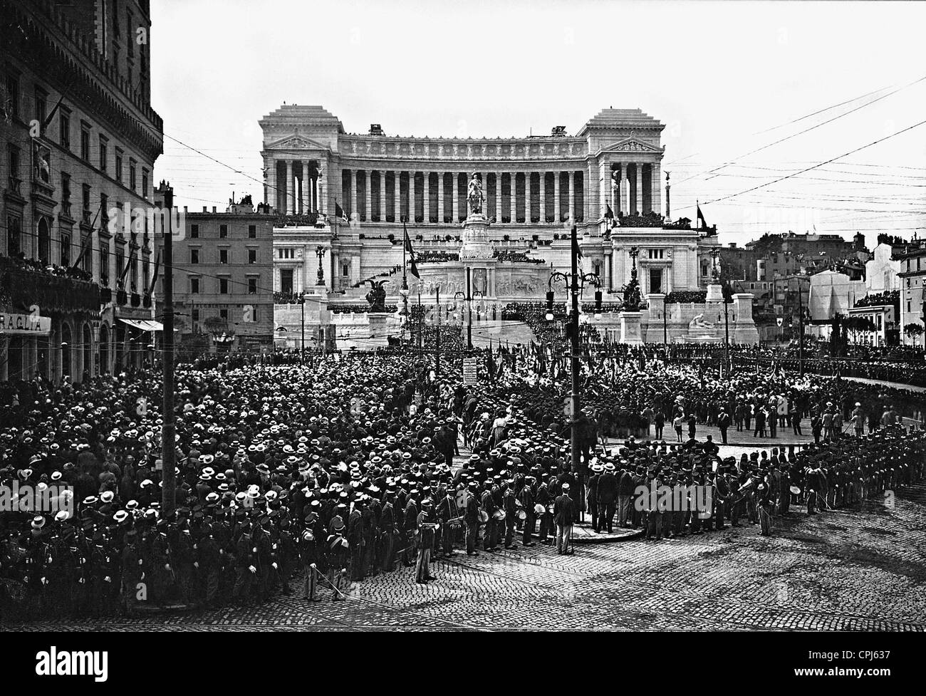 Unveiling of the Victor Emanuel Memorial in Rome, 1911 Stock Photo - Alamy