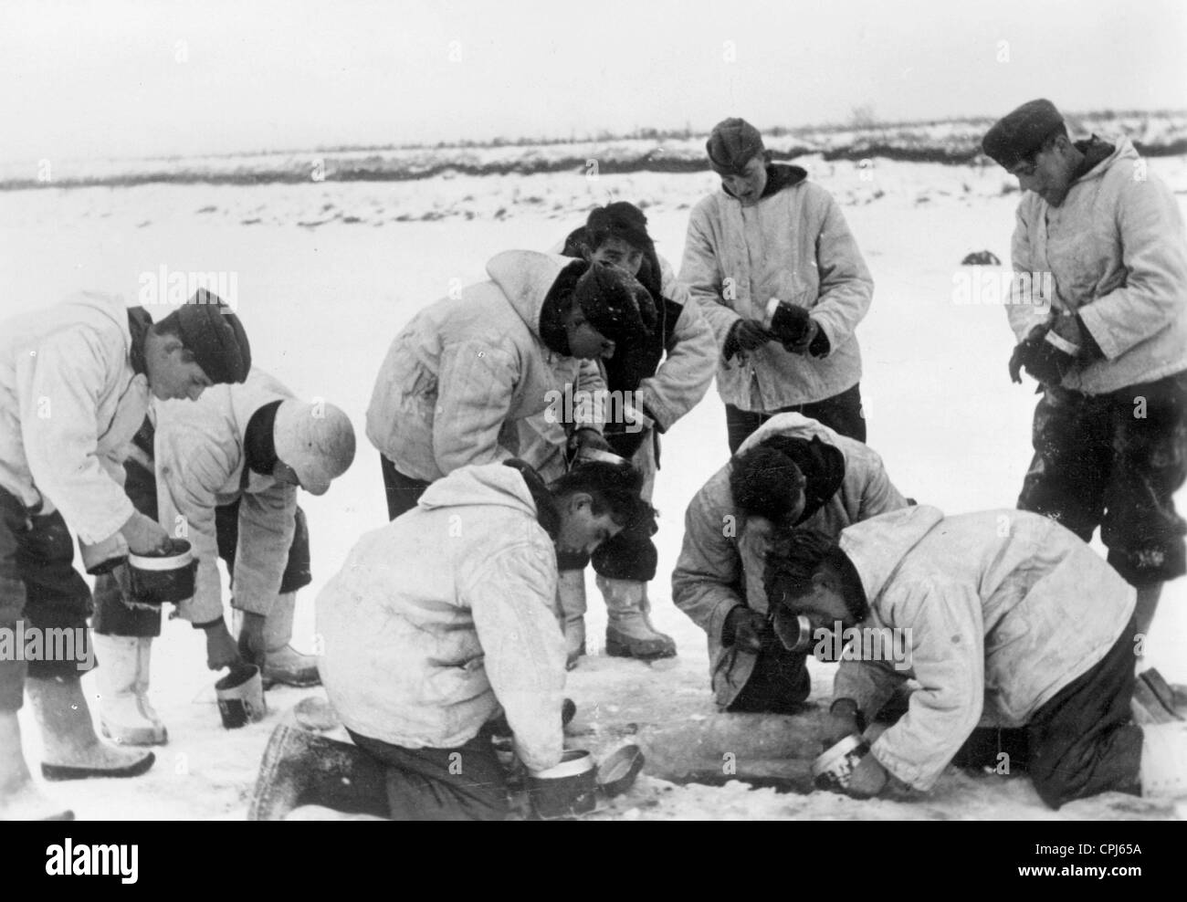 Soldiers washing their dishes, 1943 Stock Photo - Alamy