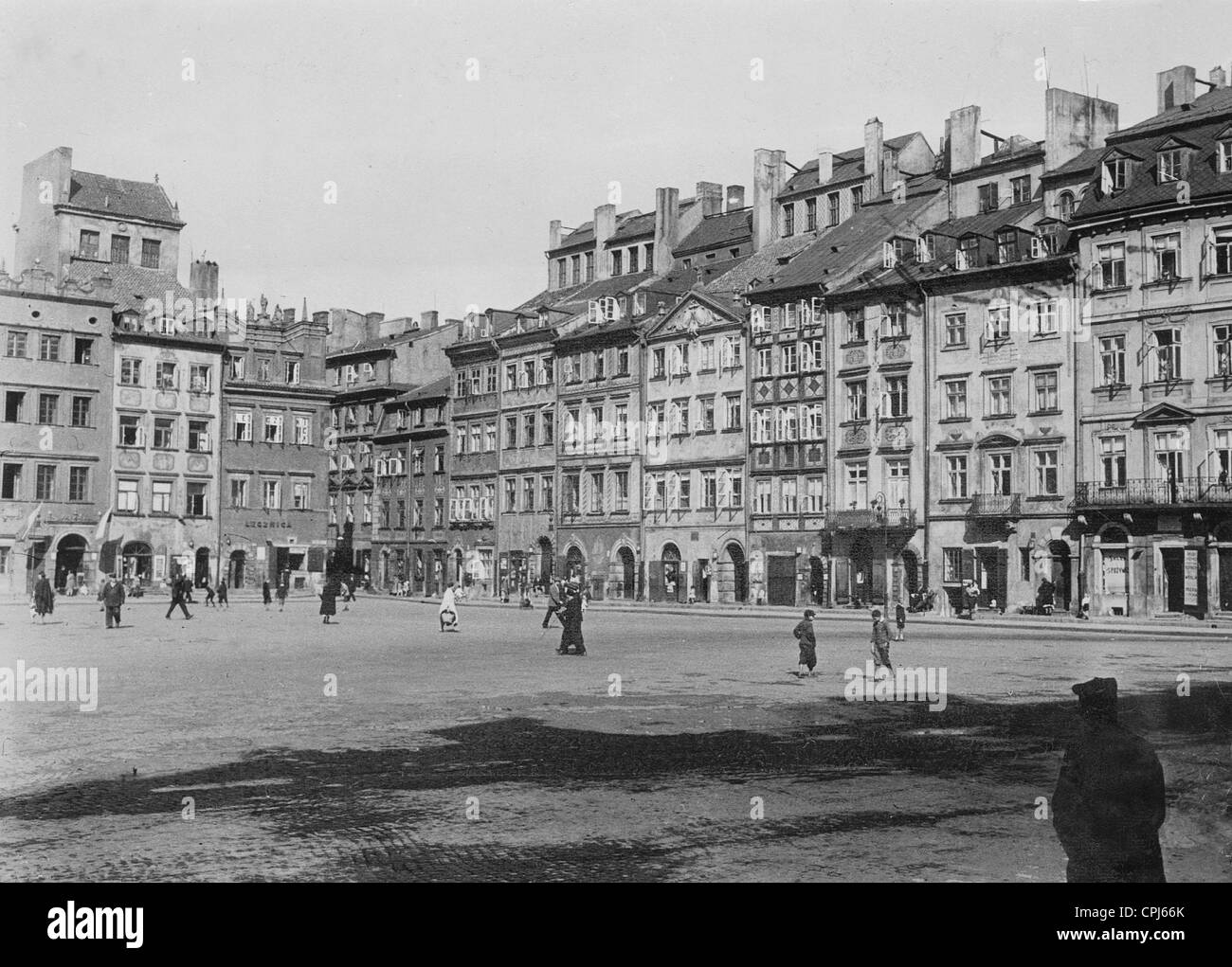 Old Market In Warsaw 1935 Stock Photo Alamy old-market-in-warsaw-1935-stock-photo-alamy