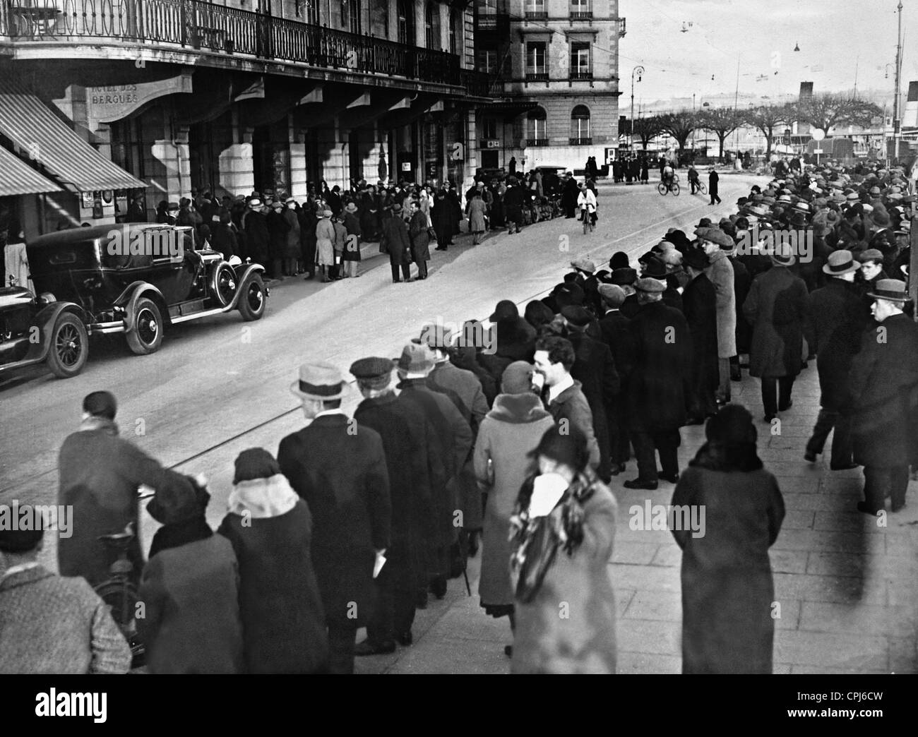 World disarmament conference geneva Black and White Stock Photos ...
