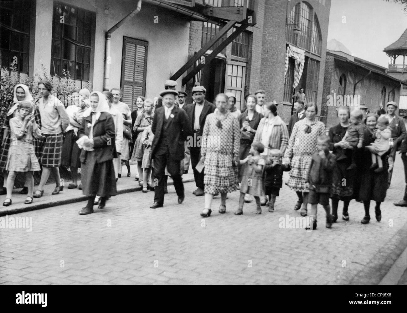 Emigrant hi-res stock photography and images - Alamy