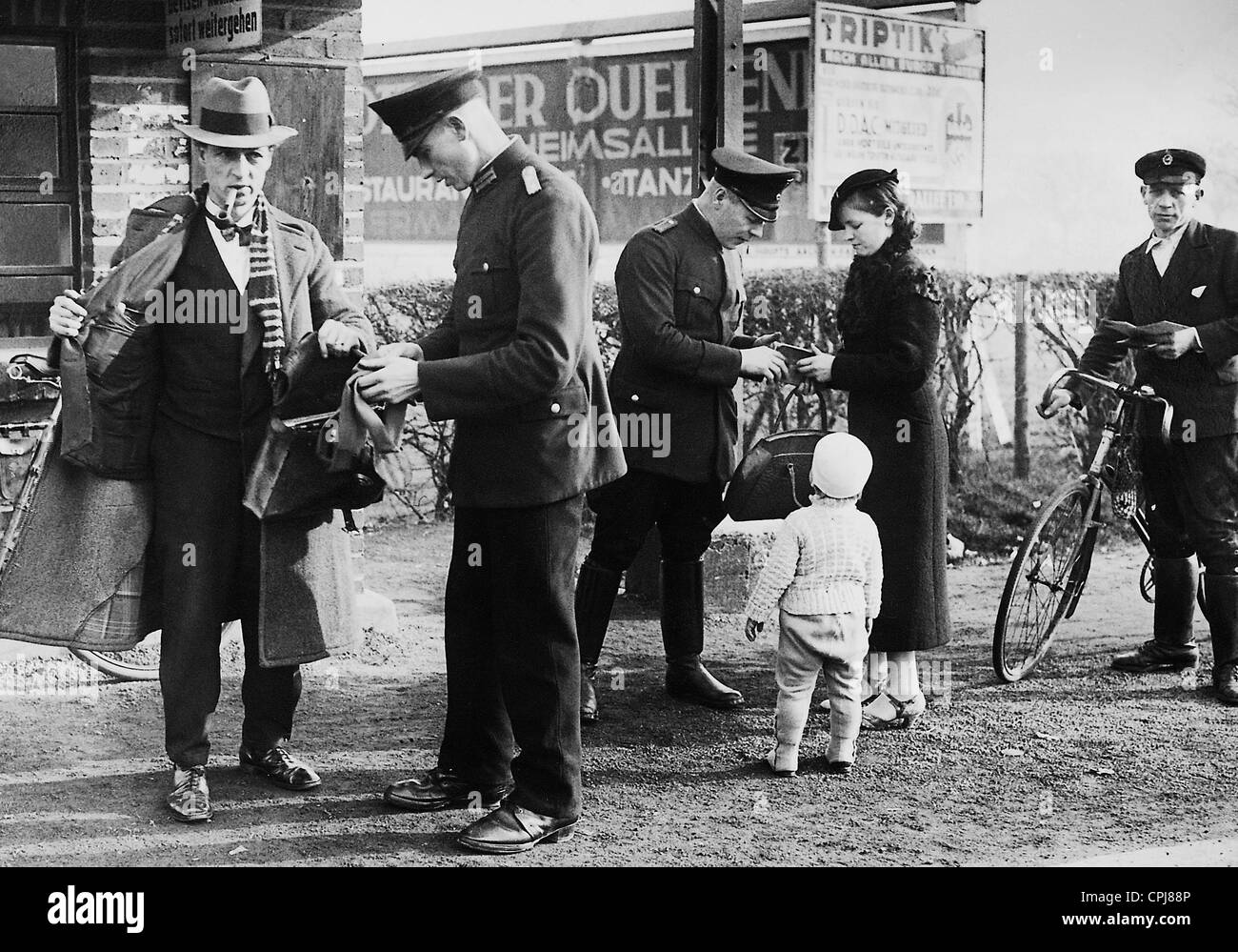 Me border officials Black and White Stock Photos & Images - Alamy