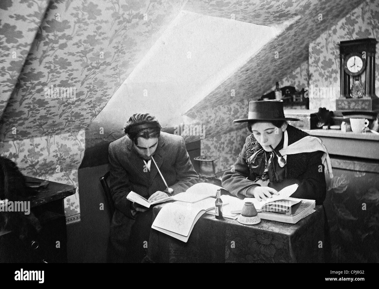 Social life in paris hi-res stock photography and images - Alamy