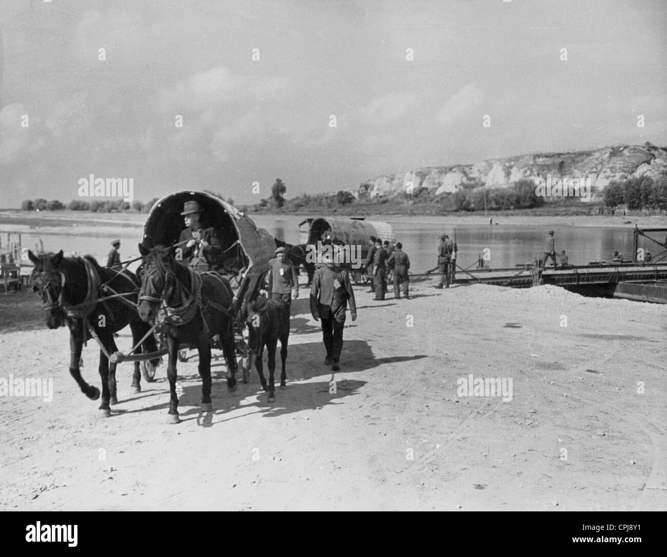 German-Russians from Bessarabia at the Russian-Romanian border, 1940 ...